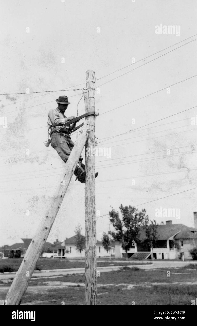 Installing a telephone drop hi-res stock photography and images - Alamy