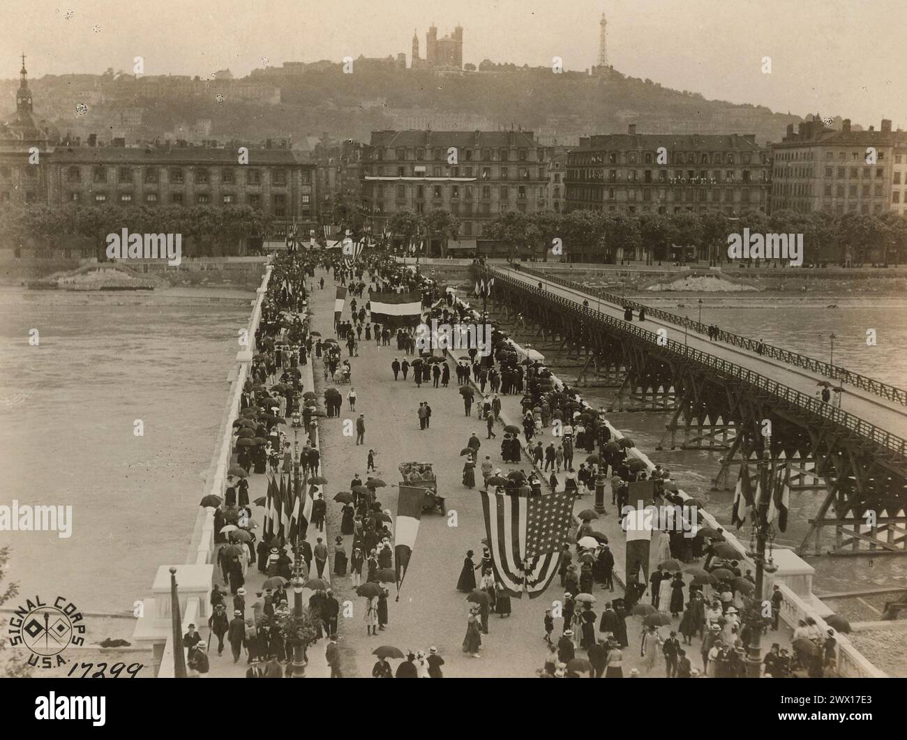 Crowds on top of Pont Wilson (bridge dedicated to Woodrow Wilson ...