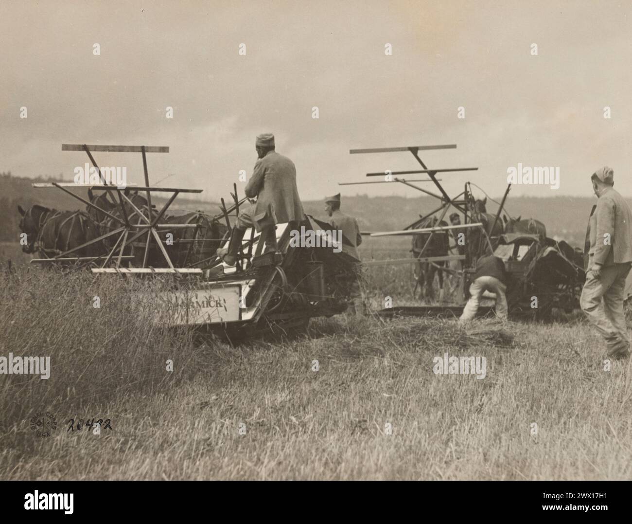 French soldiers and peasants in the valley of the Marne (France ...