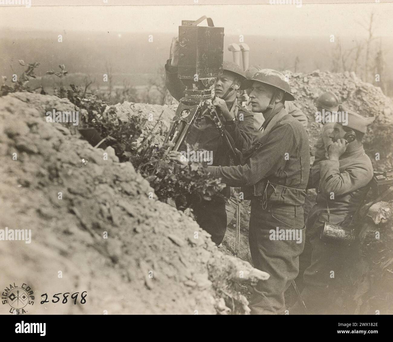 Signal corps unit hi-res stock photography and images - Alamy