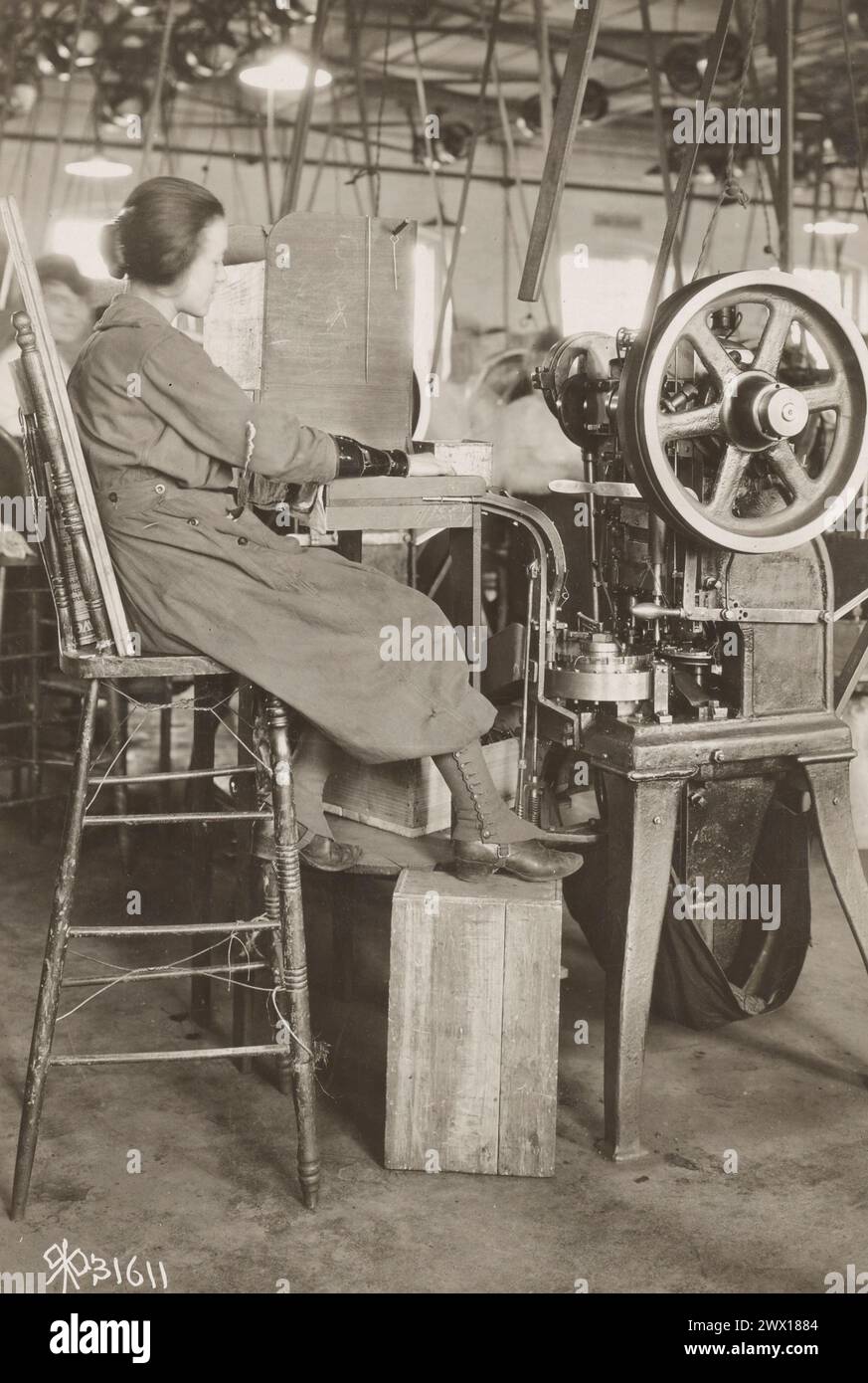 Capping machine hi-res stock photography and images - Alamy