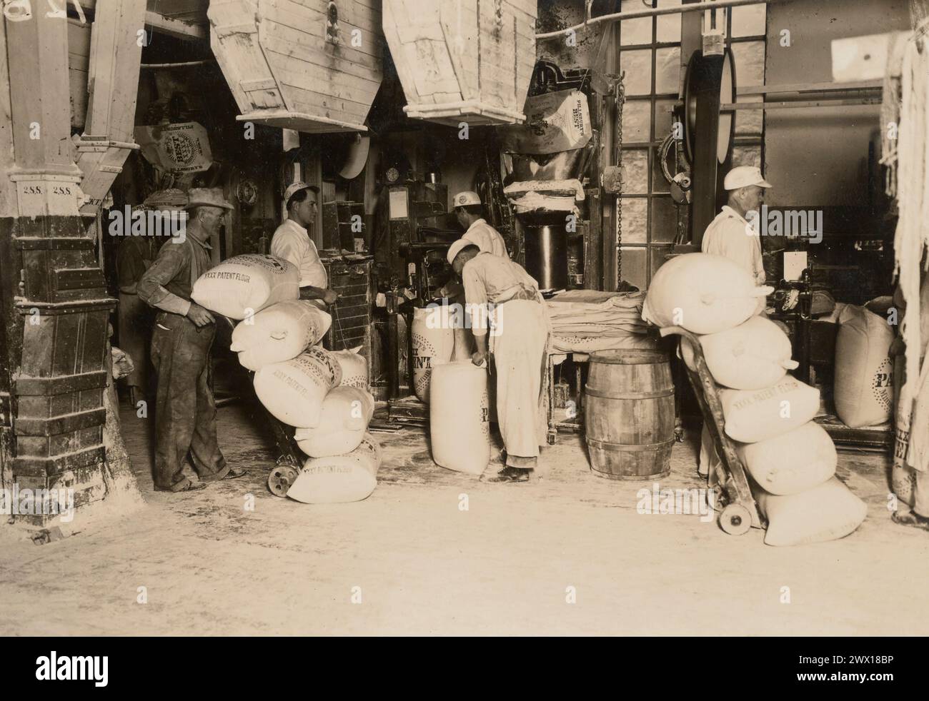 Pillsbury Flour Mills, Minneapolis, MN - Packing Department - Workers ...