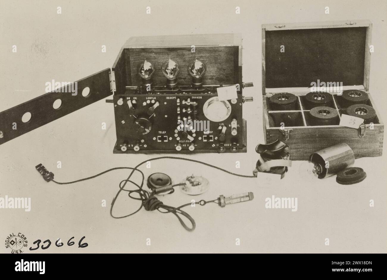 French airplane radio set hi-res stock photography and images - Alamy