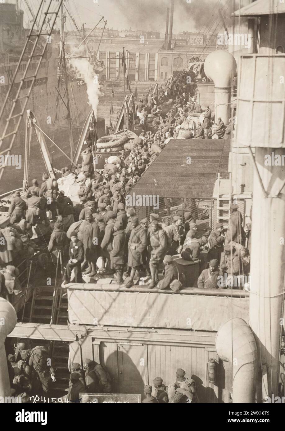 U.S. Troops on the hurricane deck of the S.S. Great Northern transport ...