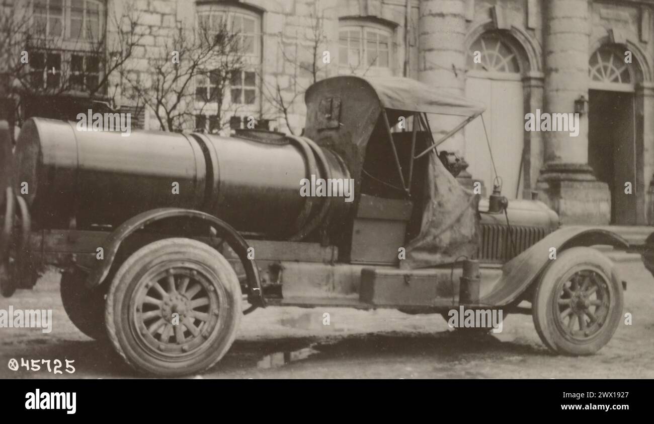 ARMY TRUCK TYPES. Gasoline and oil truck ca. 1917-1919 Stock Photo - Alamy