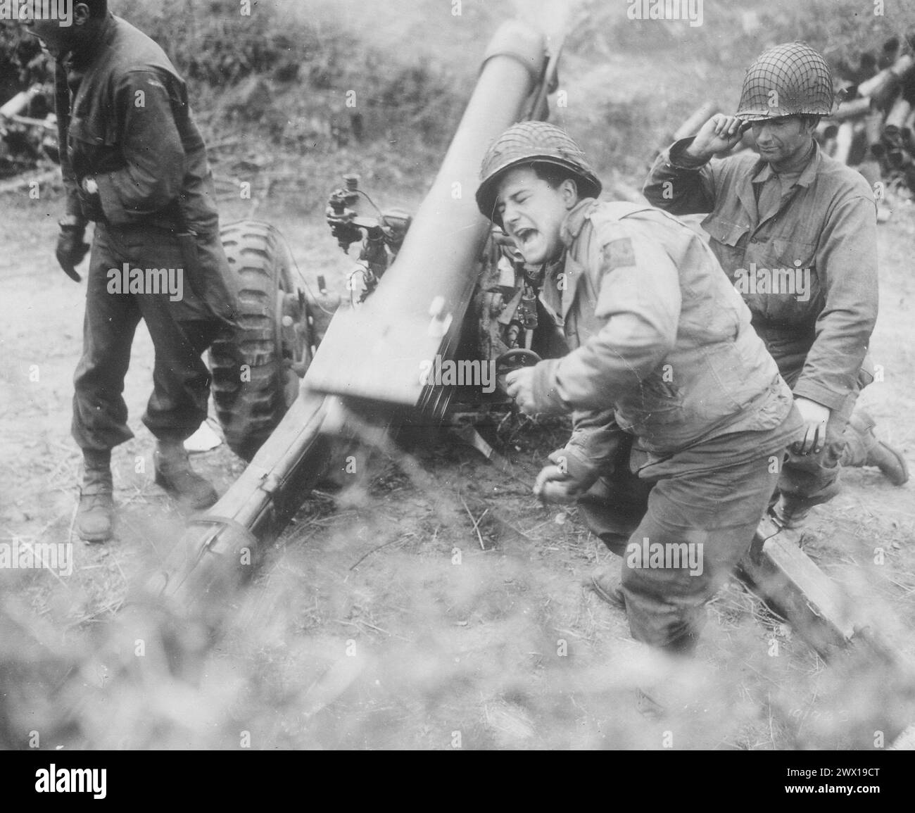 Americans shelling germans hi-res stock photography and images - Alamy