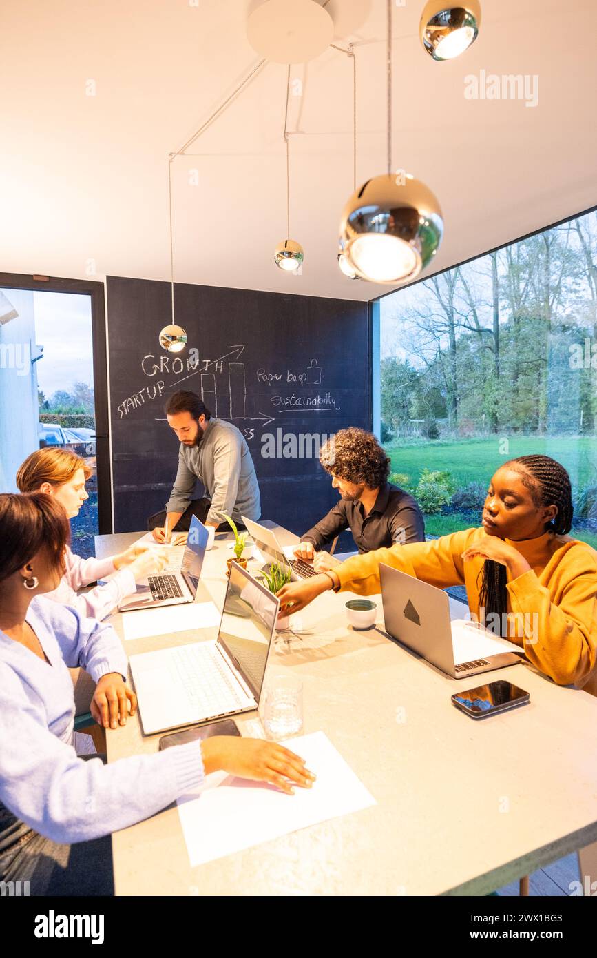 Collaborative workspace hi-res stock photography and images - Alamy