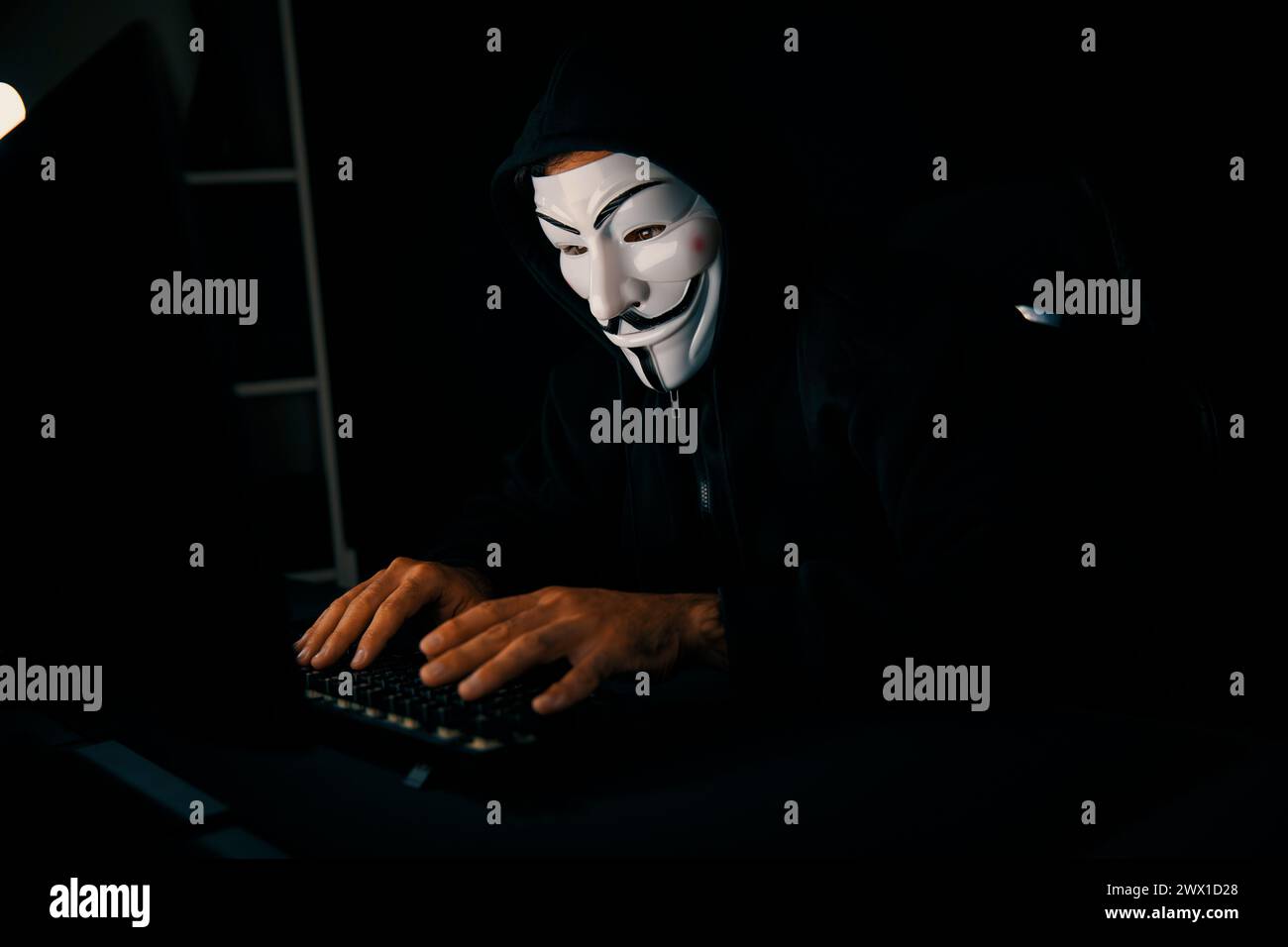 Smiling scammer hi-res stock photography and images - Alamy