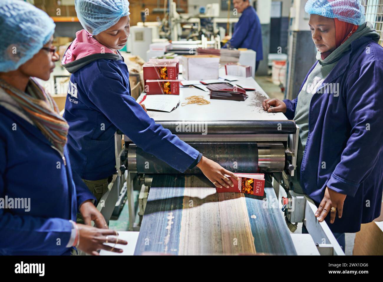 Newspaper worker printing press hi-res stock photography and images - Alamy