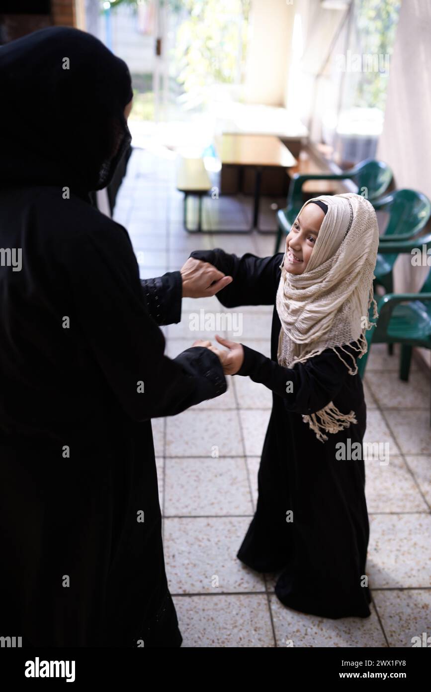 Muslim woman dancer hi-res stock photography and images - Alamy