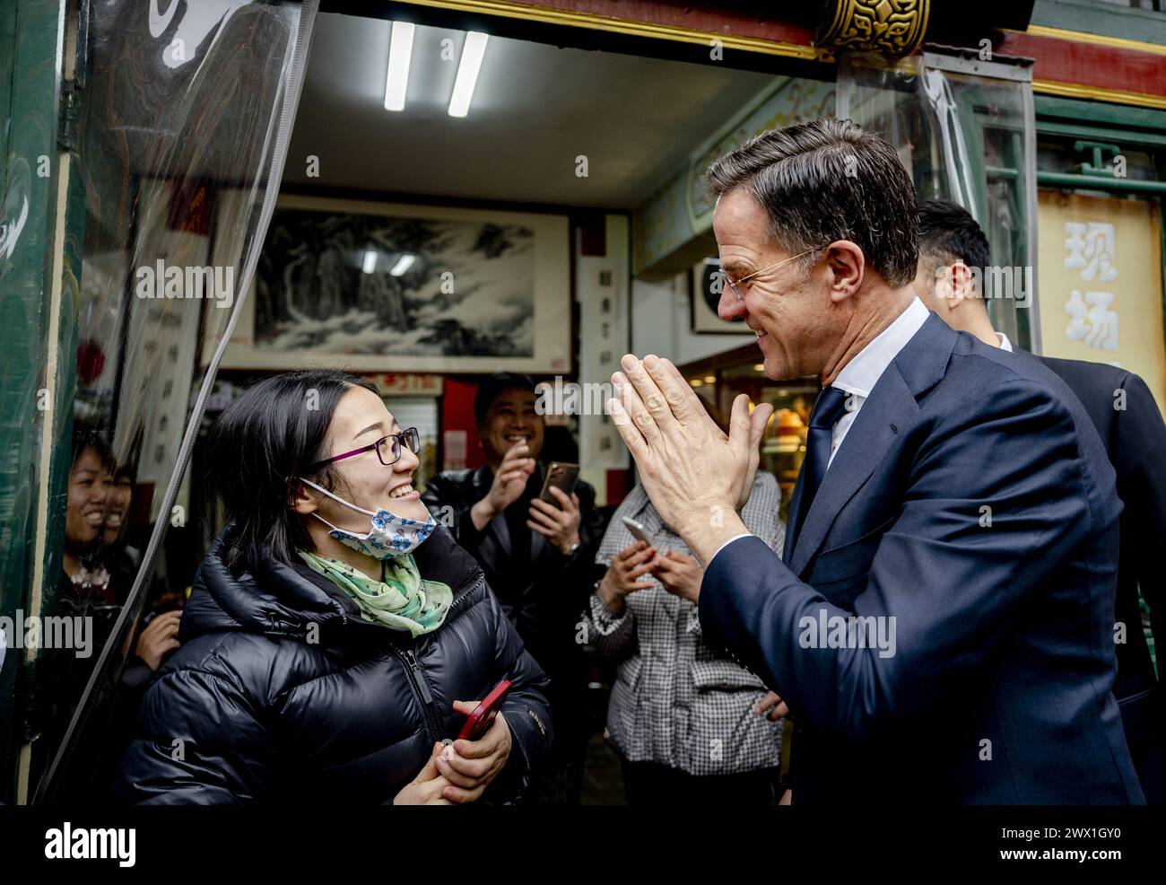 BEIJING - Outgoing Prime Minister Mark Rutte receives a tour of the ...