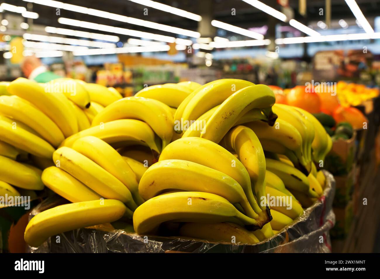 Boxes packed in yellow hi-res stock photography and images - Alamy