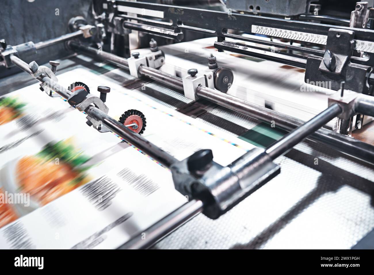 Newspaper worker printing press hi-res stock photography and images - Alamy