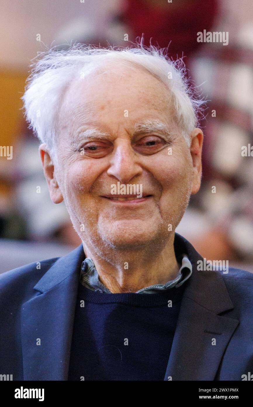 Portrait upright format high size hi-res stock photography and images ...