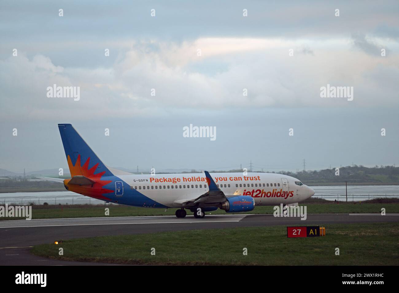 JET2 BOEING 737-33V, G-GDFN, taxiing to runway 27 for positioning ...