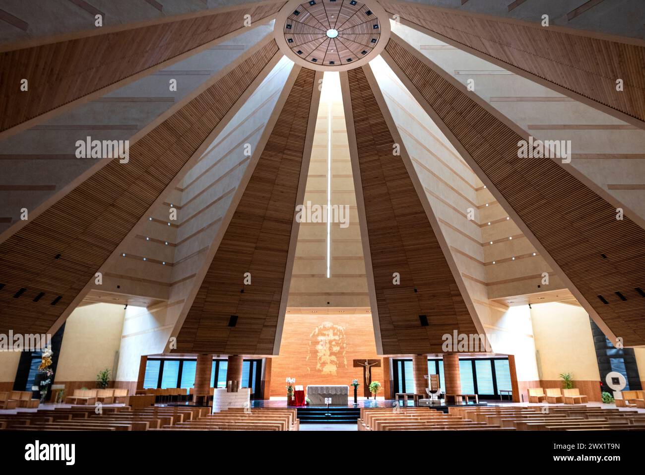 Modern church altar hi-res stock photography and images - Alamy