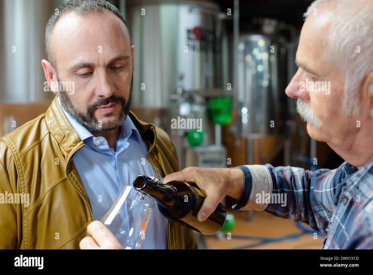 Working bartenders hi-res stock photography and images - Alamy