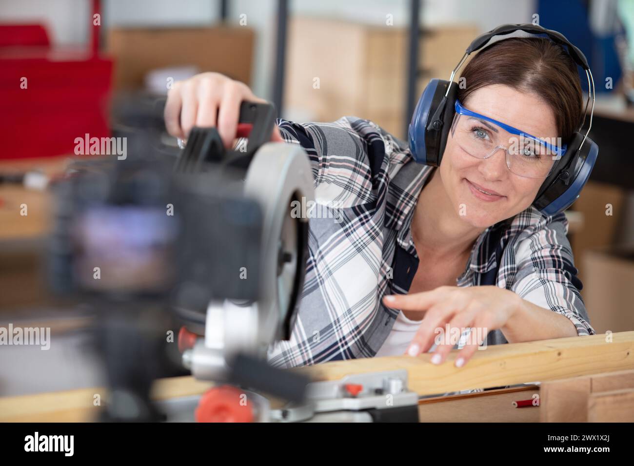 Video carpenter work hi-res stock photography and images - Alamy