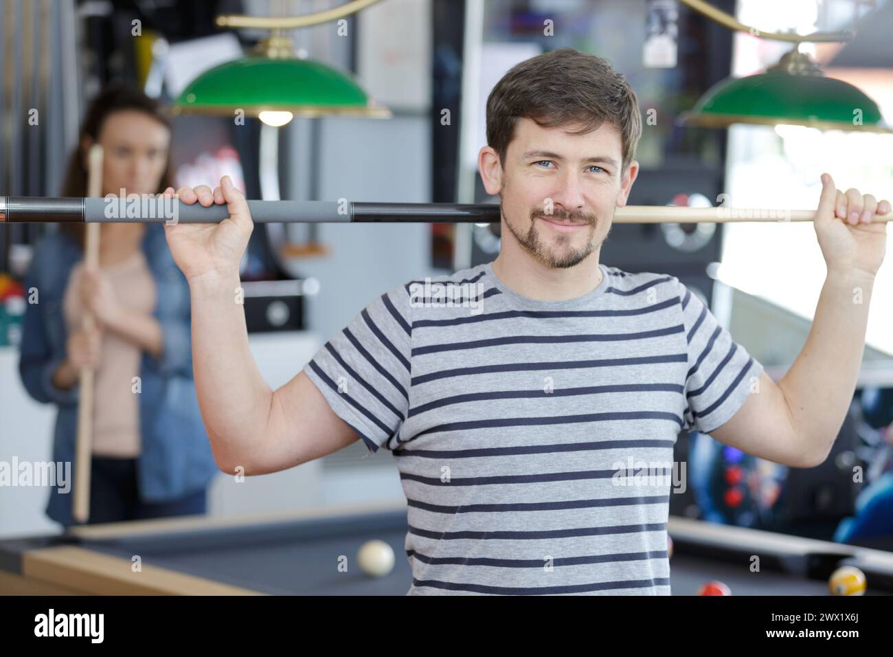 Snooker player holding a cue hi-res stock photography and images - Alamy
