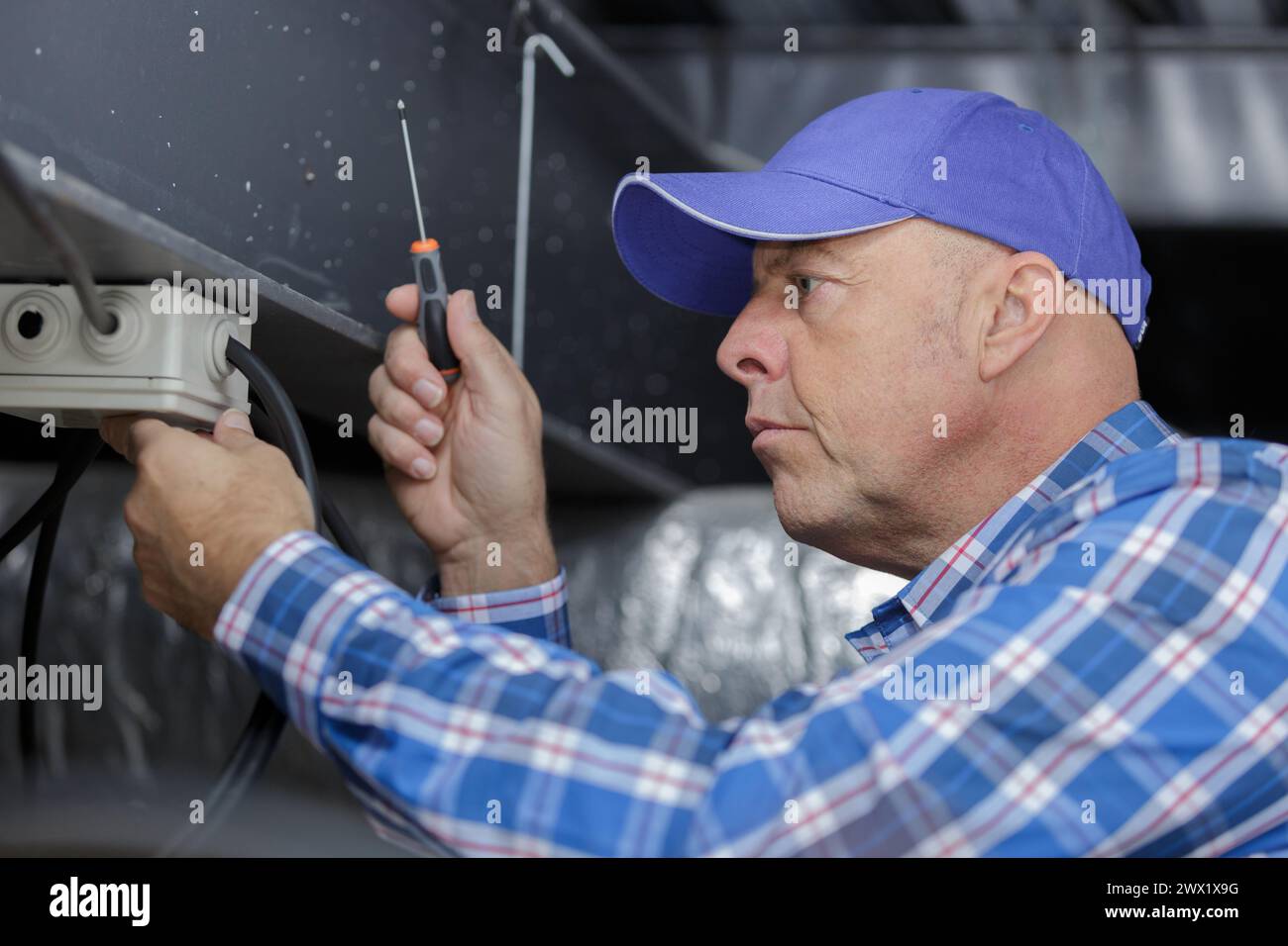 Relay terminal hi-res stock photography and images - Alamy