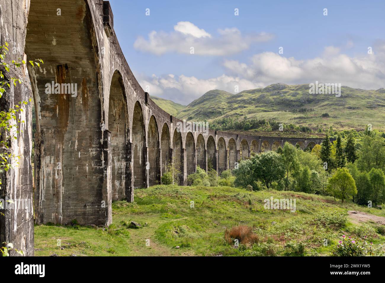 Arches under railway hi-res stock photography and images - Alamy
