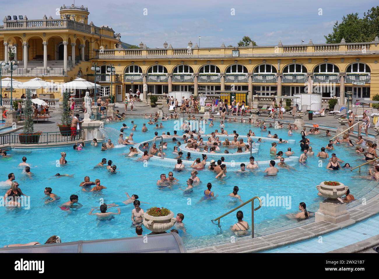 Hungary, Budapest, Varoslige, Budapest's most famous and popular spa ...