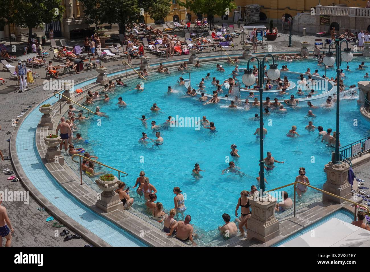 Hungary, Budapest, Varoslige, Budapest's most famous and popular spa ...
