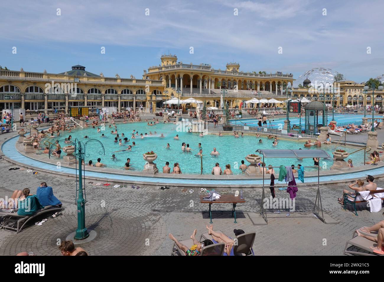 Hungary, Budapest, Varoslige, Budapest's most famous and popular spa ...