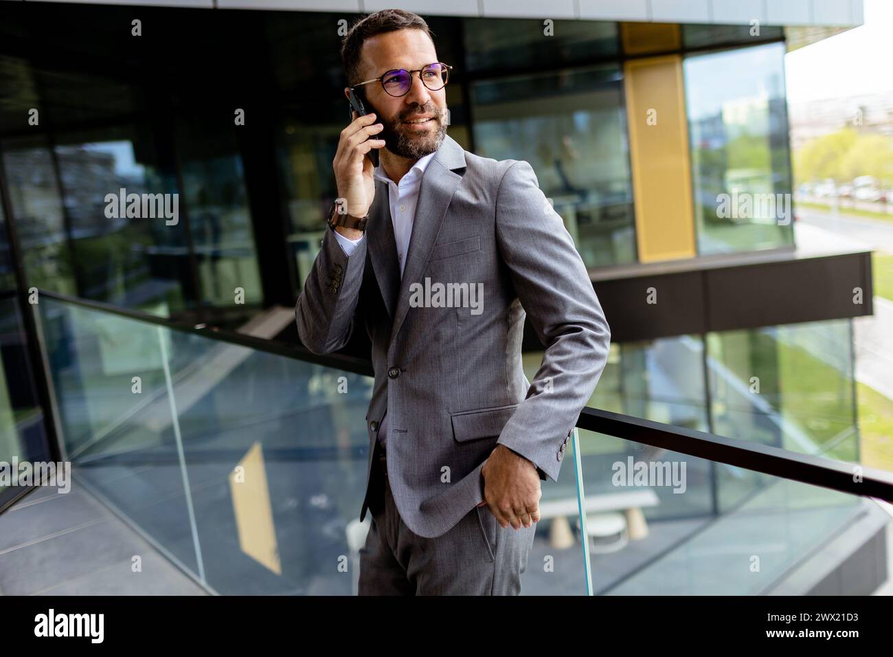 Sleek building hi-res stock photography and images - Alamy