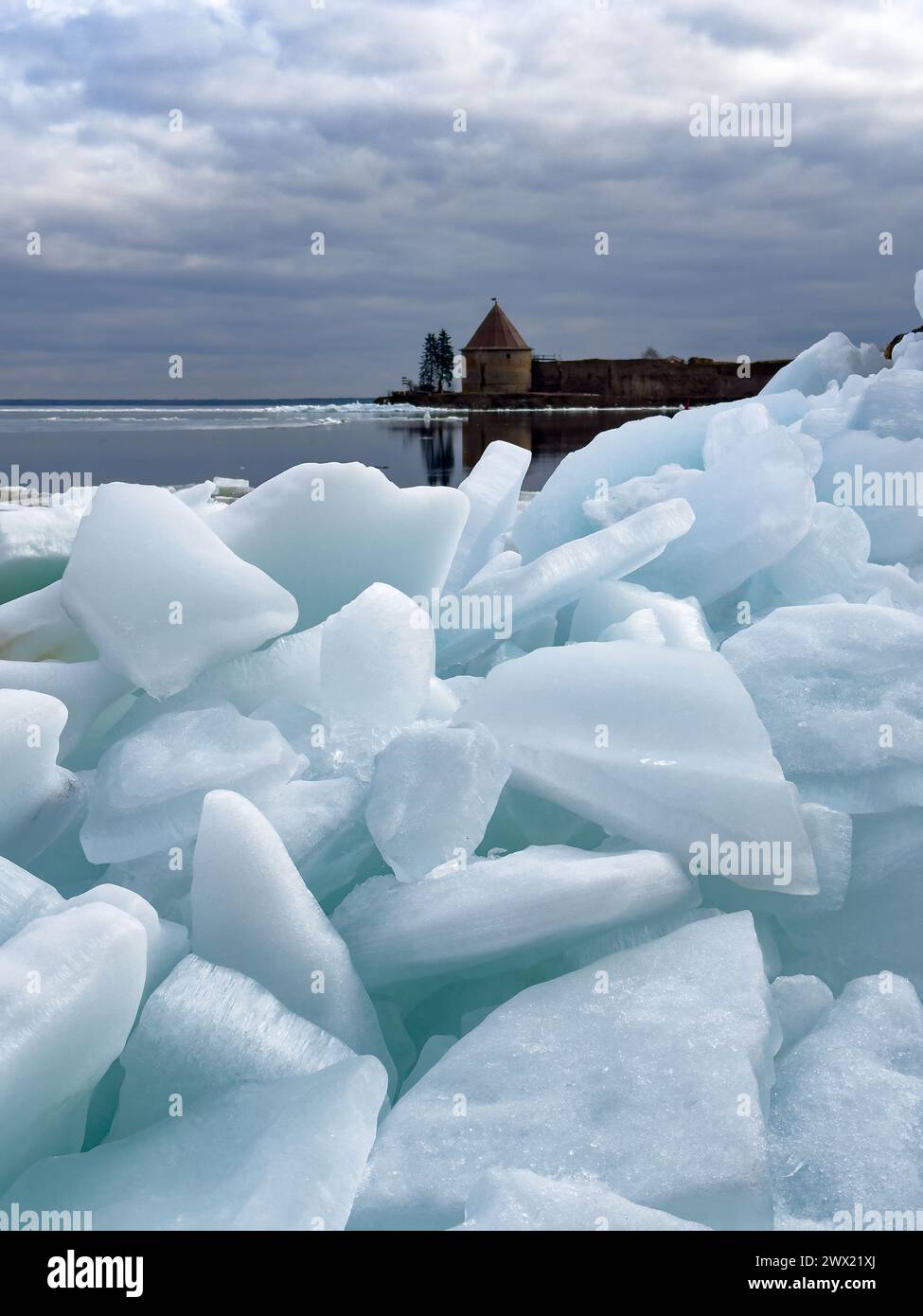 Crystalline ice sheets fracture and float on Russia's Lake Ladoga ...