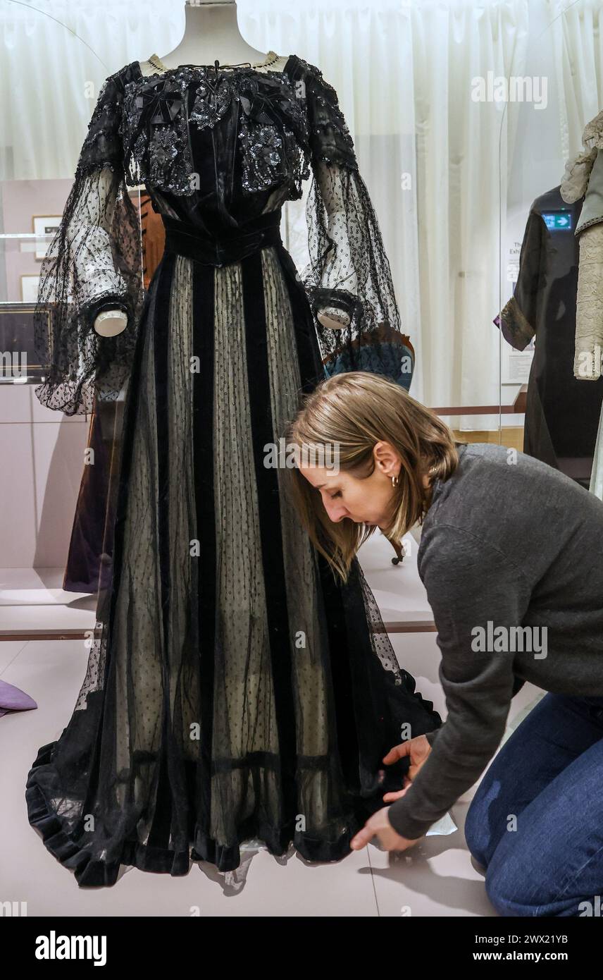 Middle class house 1900 hi-res stock photography and images - Alamy