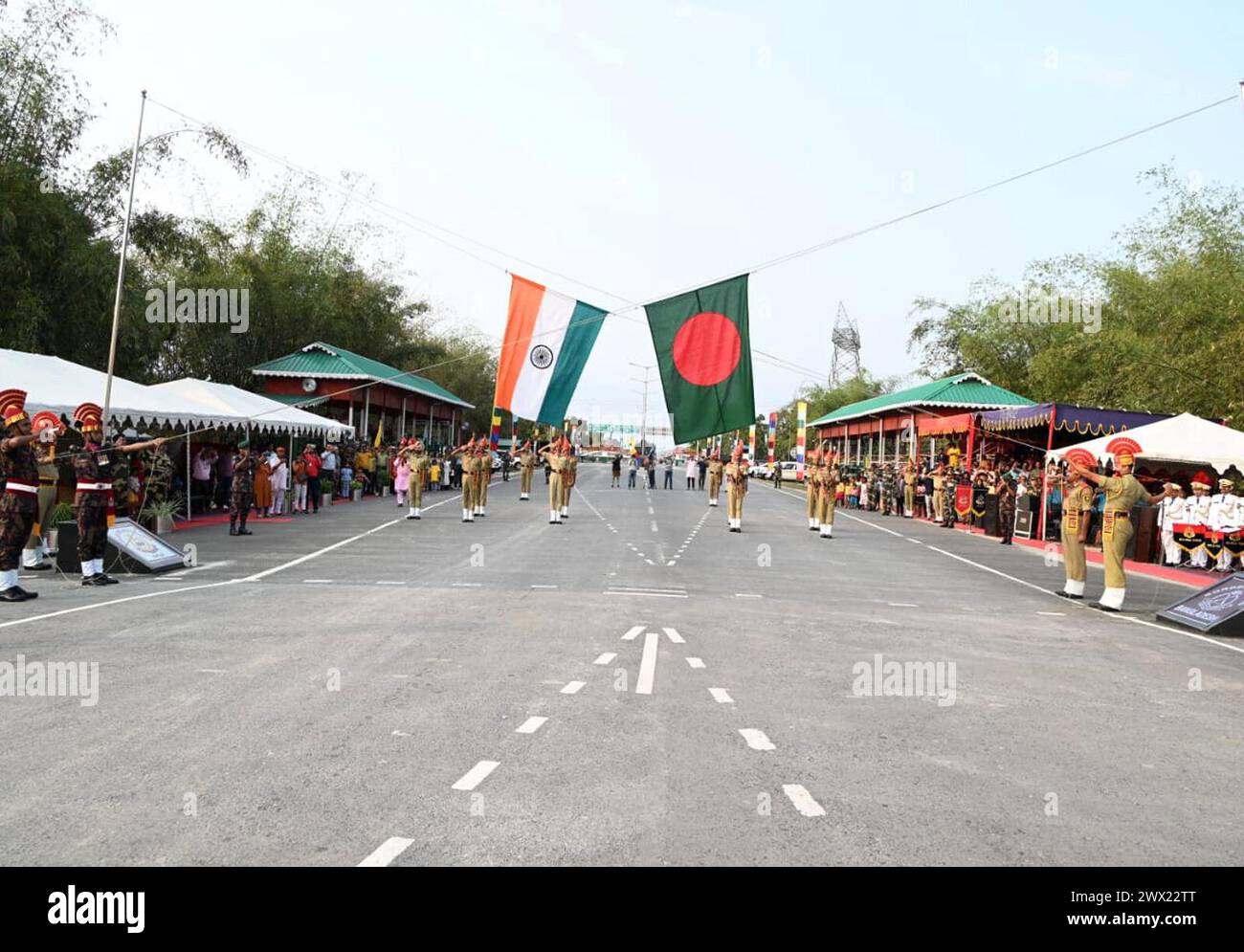 India bangladesh border hi-res stock photography and images - Alamy