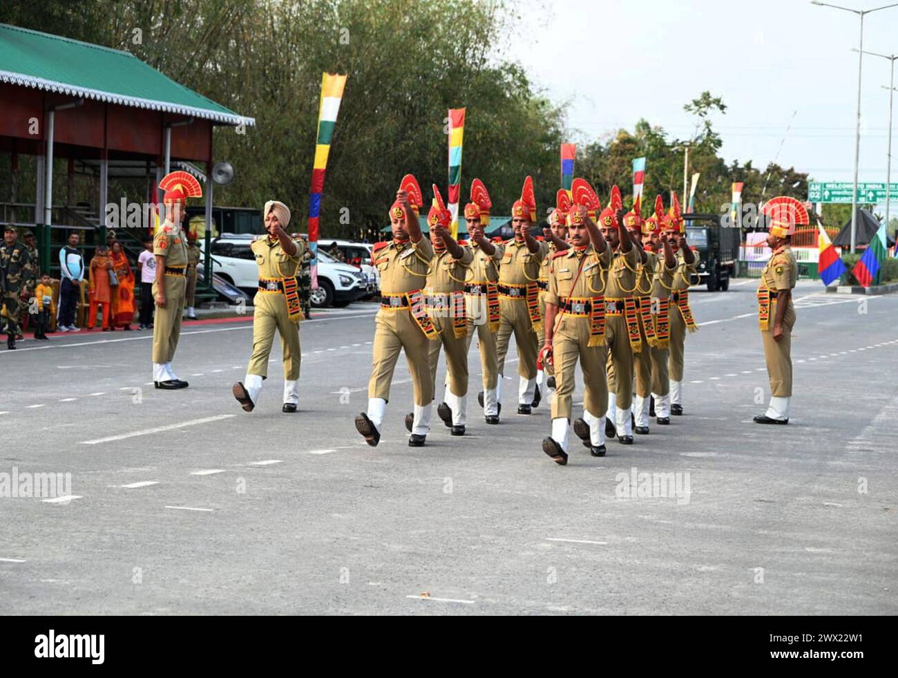 Bsf independence day parade hi-res stock photography and images - Alamy