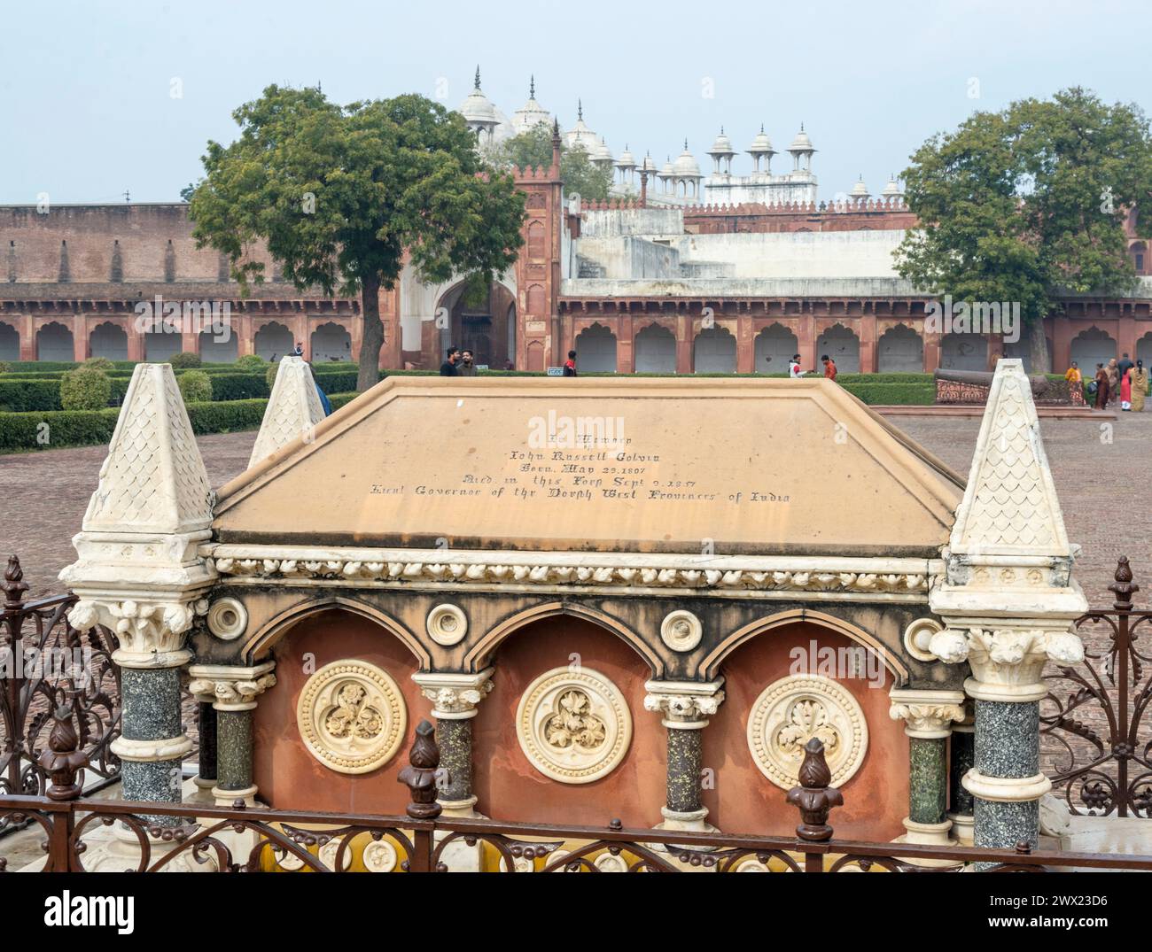 Indien, Agra, Agra Fort, John Russell Colvin's Grabmal, im Hintergrund ...
