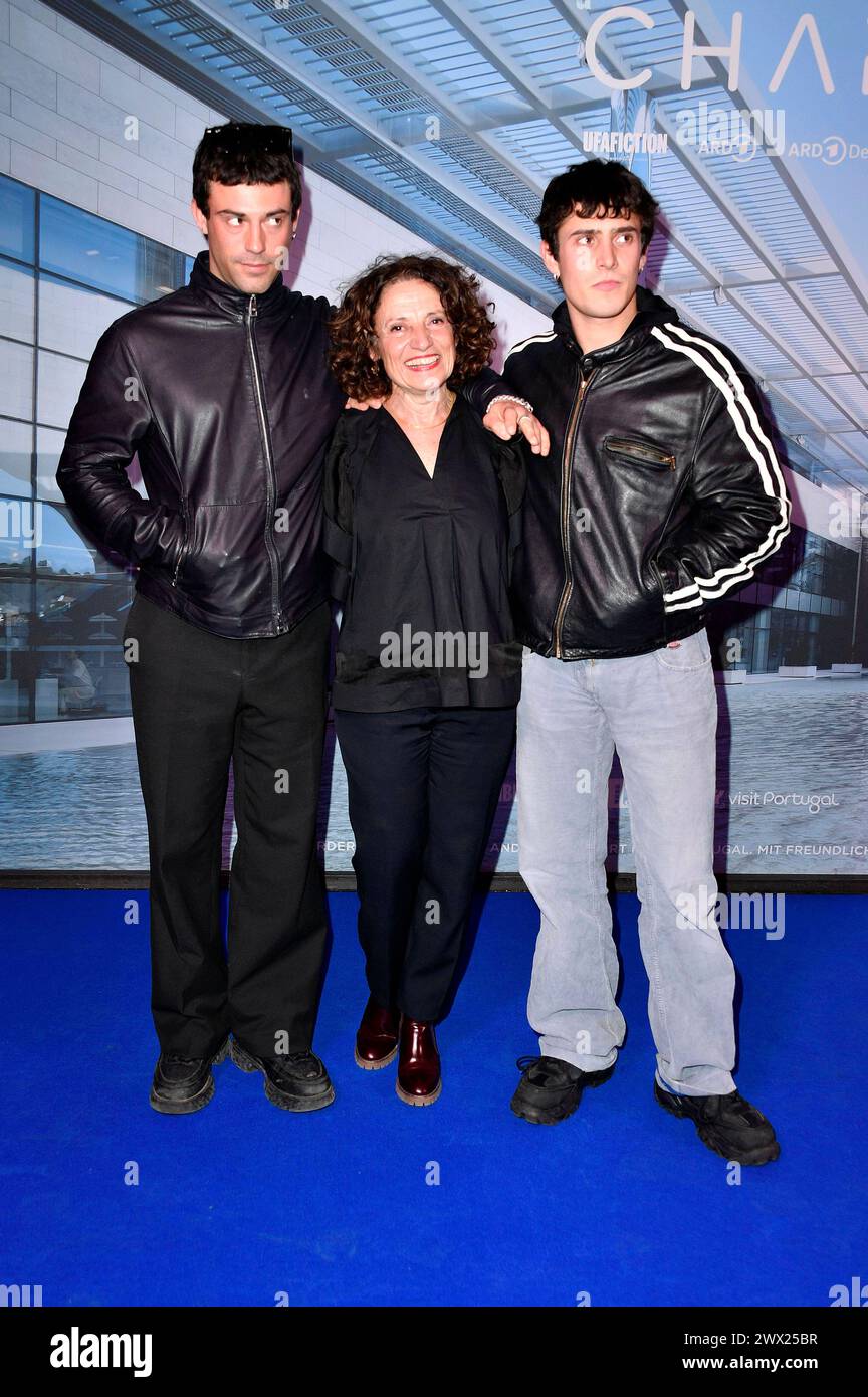Adriana Altaras mit ihren Söhnen Aaron Altaras und Leo Altaras bei der ...
