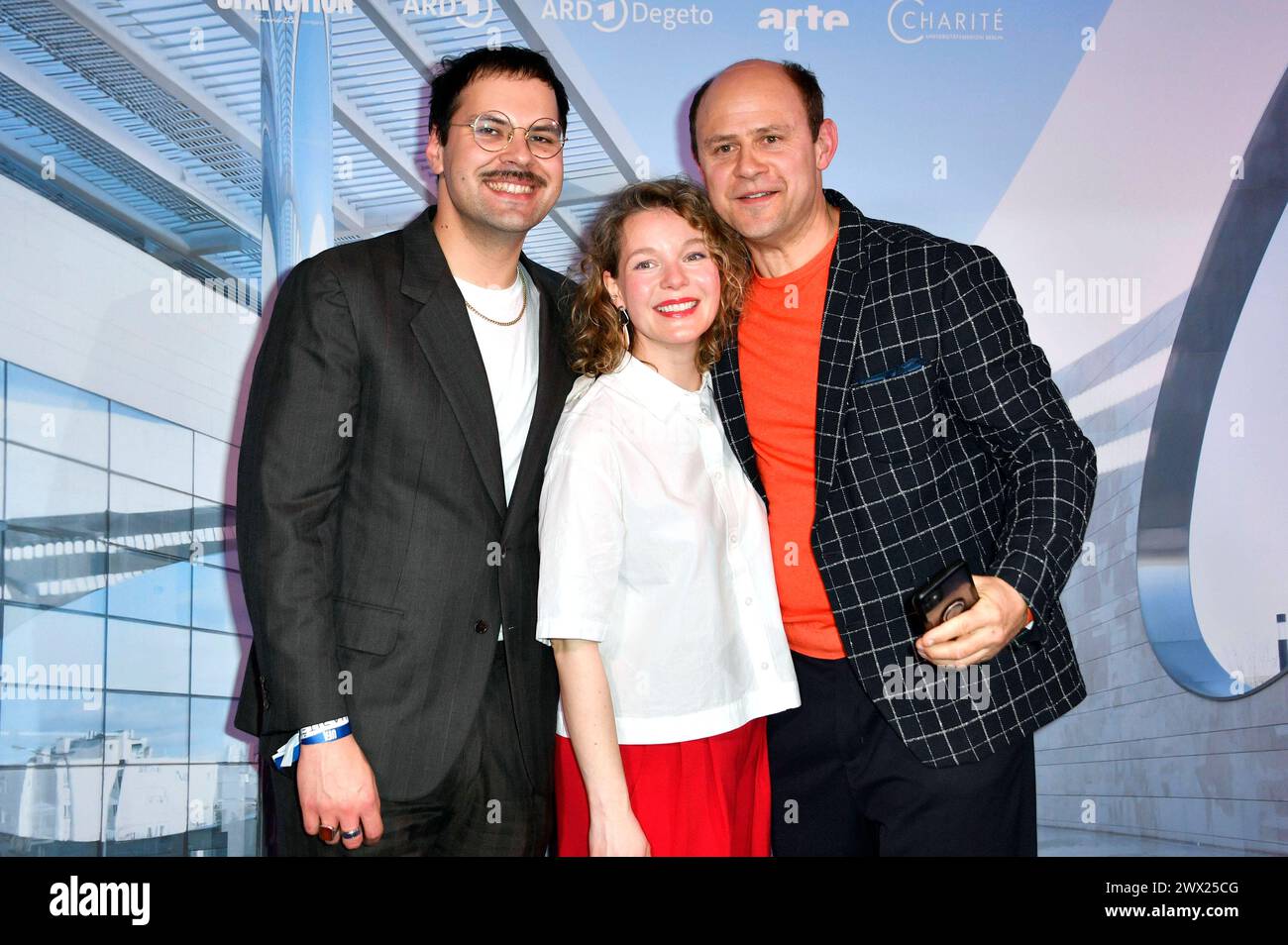 David Grabowski, Angelina Häntsch und Moritz Führmann bei der Premiere ...