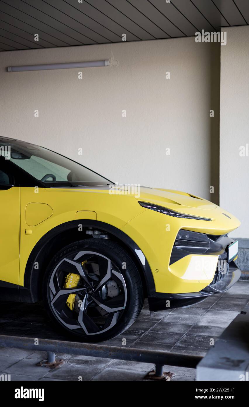 Ev supercar hi-res stock photography and images - Alamy