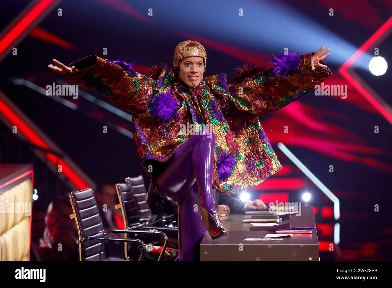 Juror Jorge Gonzalez in der vierten Live-Show bei der 17. Staffel der ...