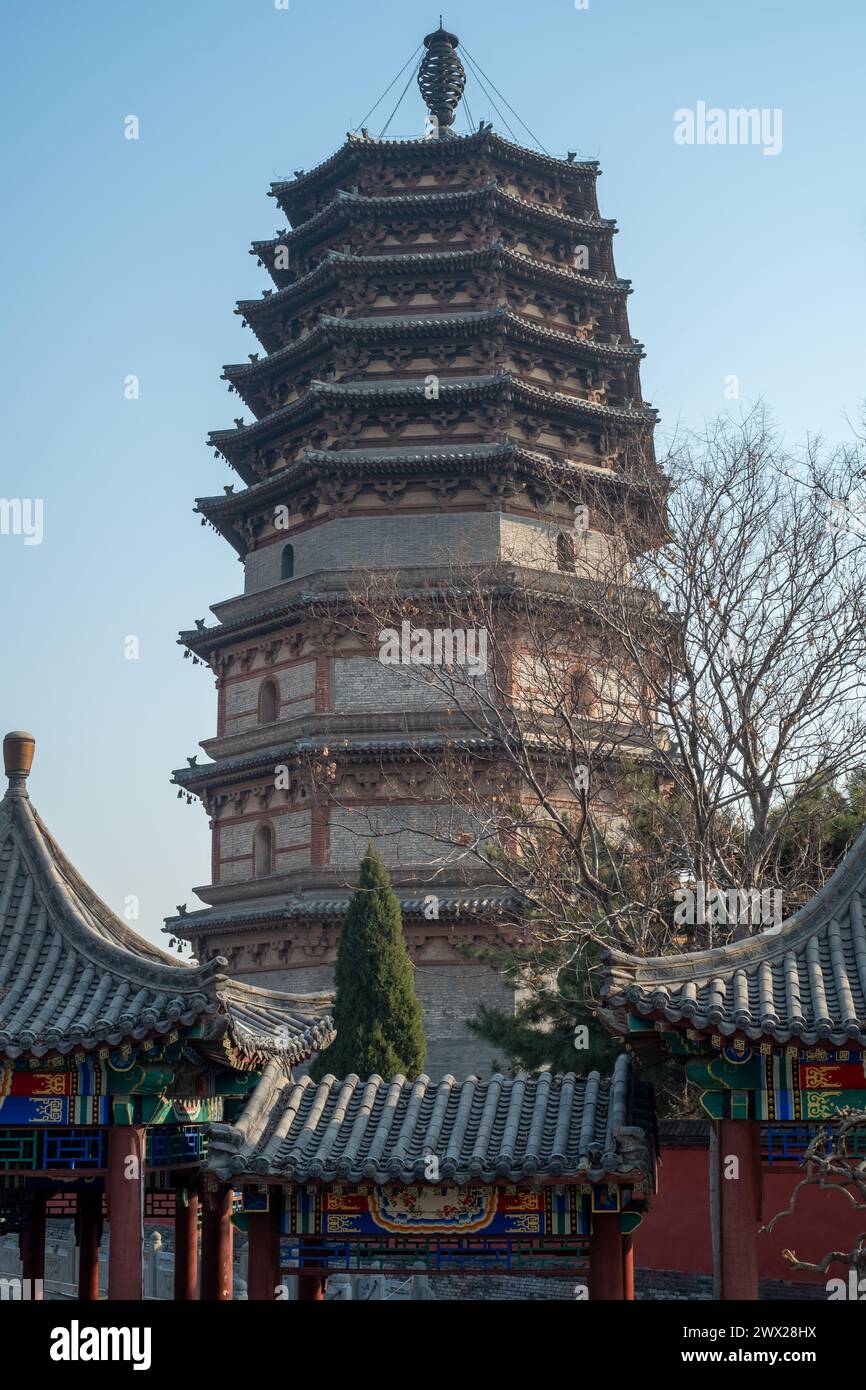 Chinese wooden temple hi-res stock photography and images - Alamy