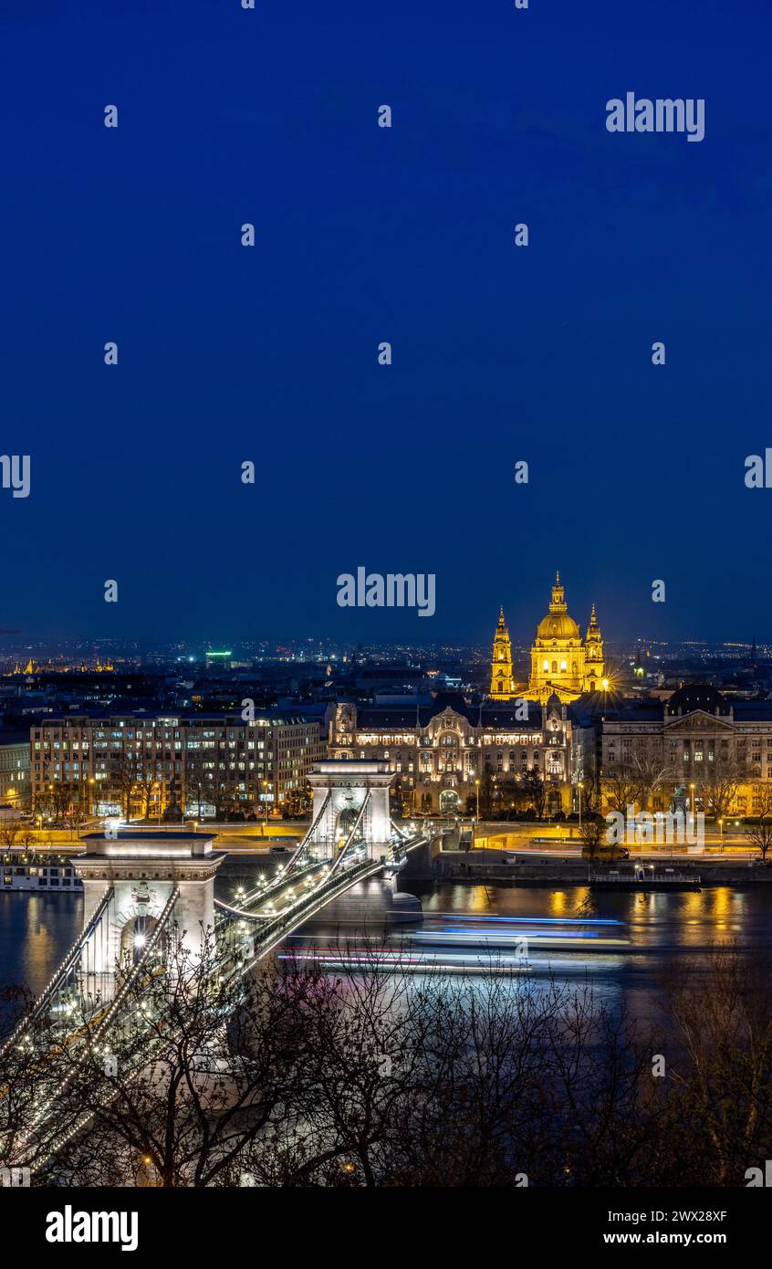 Traffic light trails over the Szechenyl ( also known as the 'Chain ...