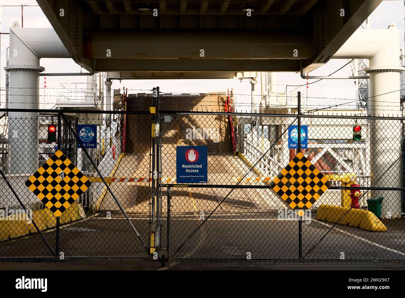 Ramp closed sign hi-res stock photography and images - Alamy
