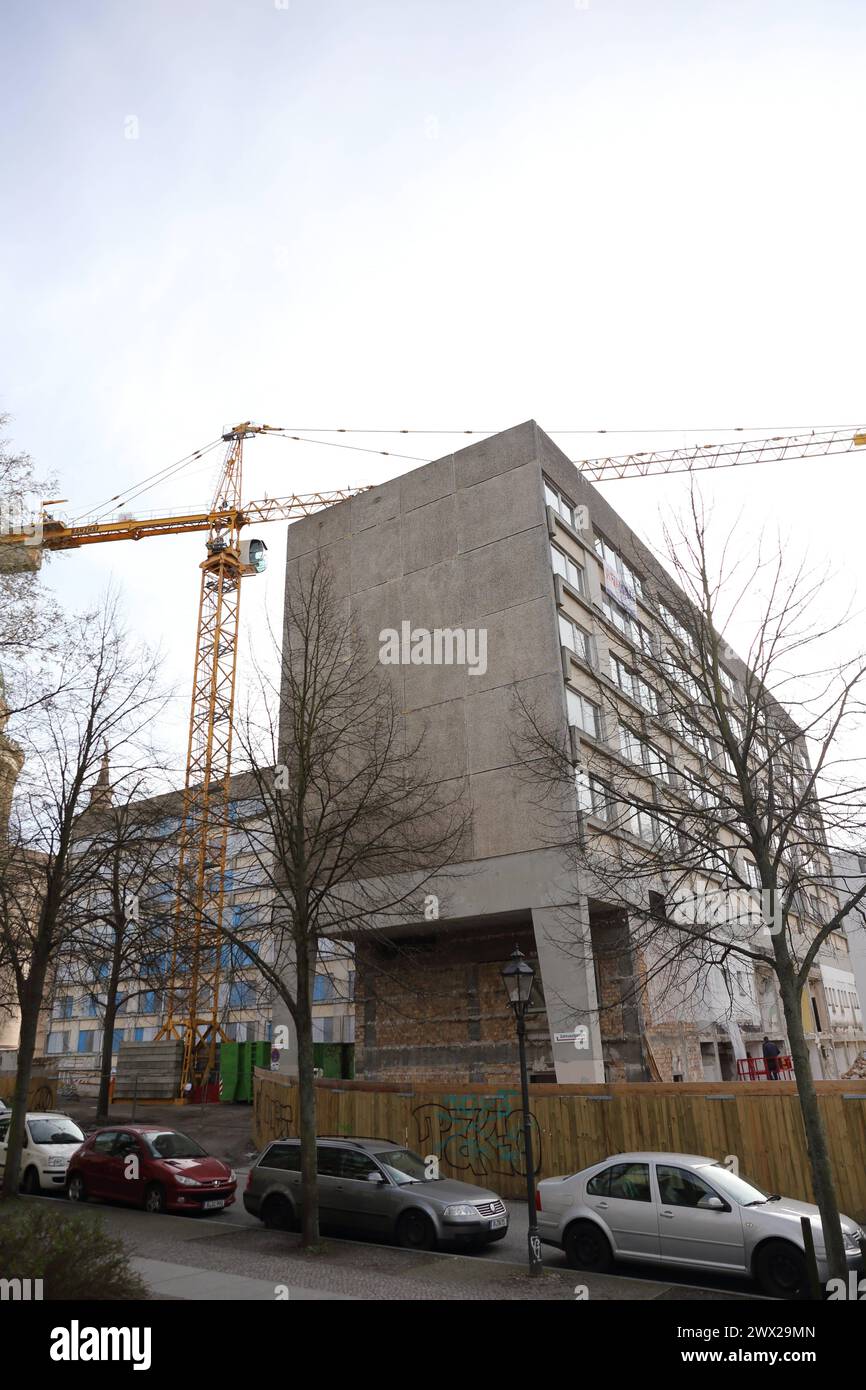 Abrissarbeiten am Staudenhof in Potsdam, 26. März 2024. Abriss ...