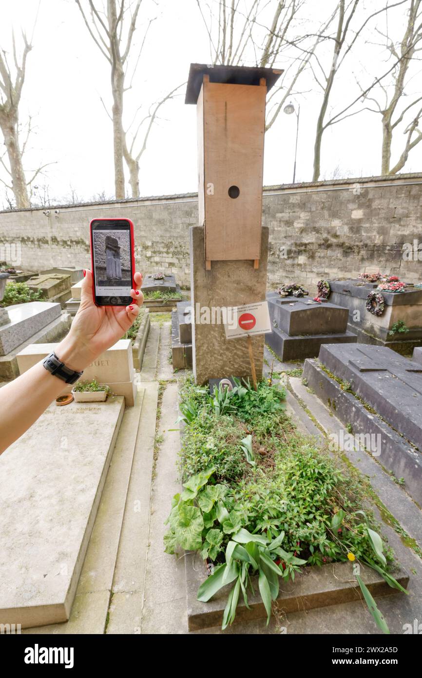 Brancusi grave hi-res stock photography and images - Alamy