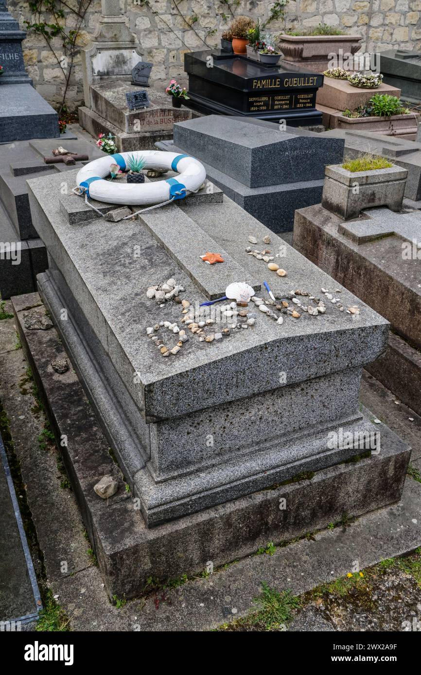 Tomb of robert desnos hi-res stock photography and images - Alamy