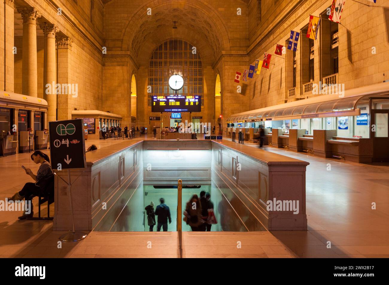 Interior union station in toronto hi-res stock photography and images ...