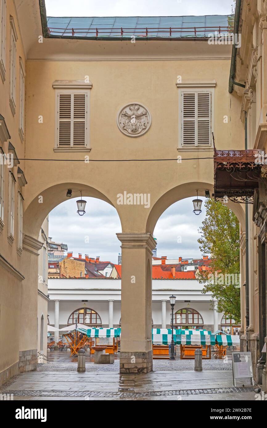 4 way arch hi-res stock photography and images - Alamy