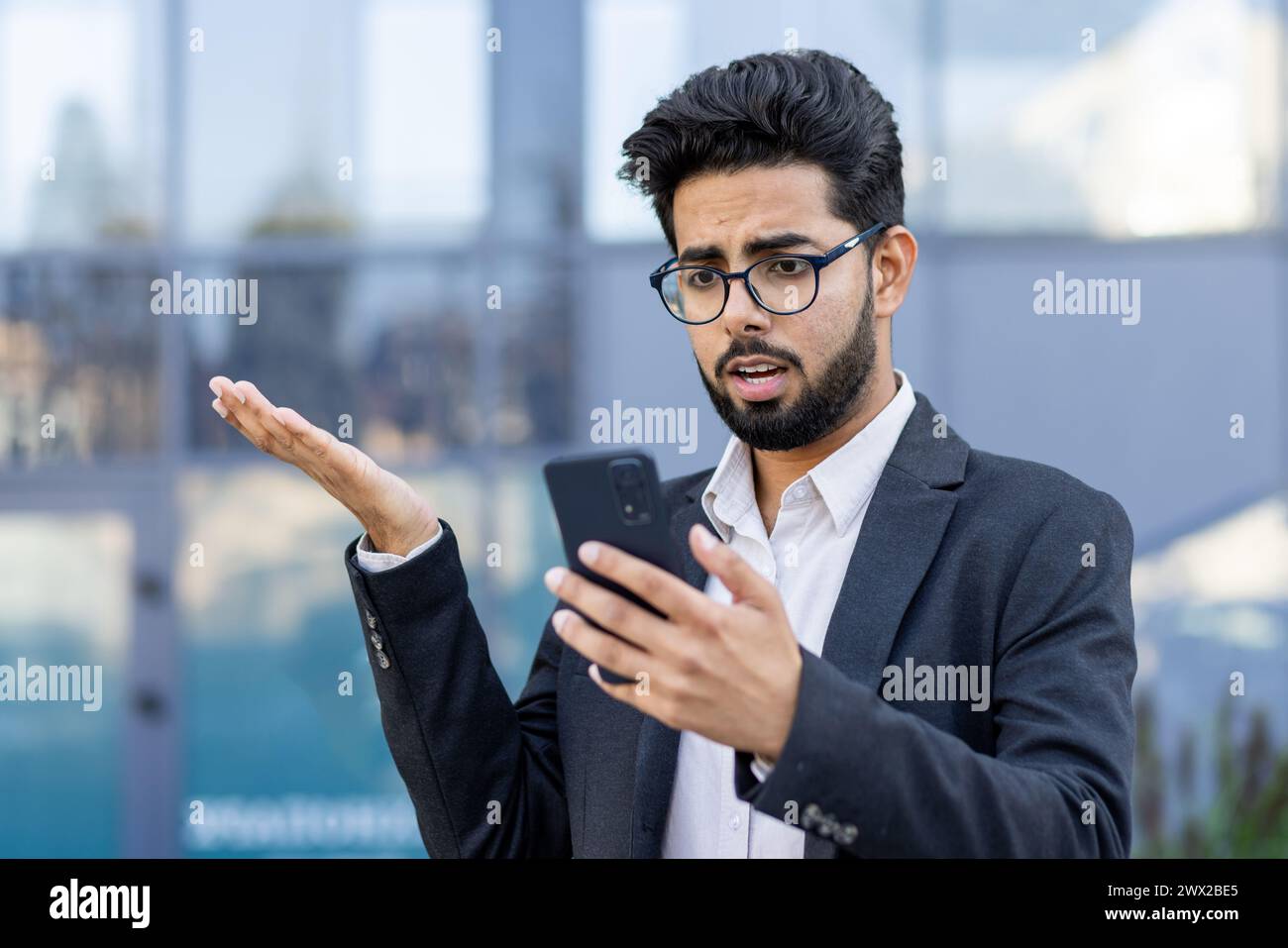 Photo confused shocked man hi-res stock photography and images - Alamy