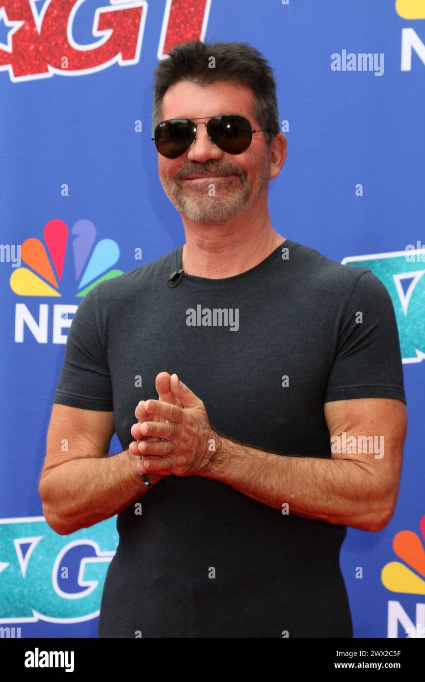 LOS ANGELES - MAR 26: Simon Cowell at the America's Got Talent ...
