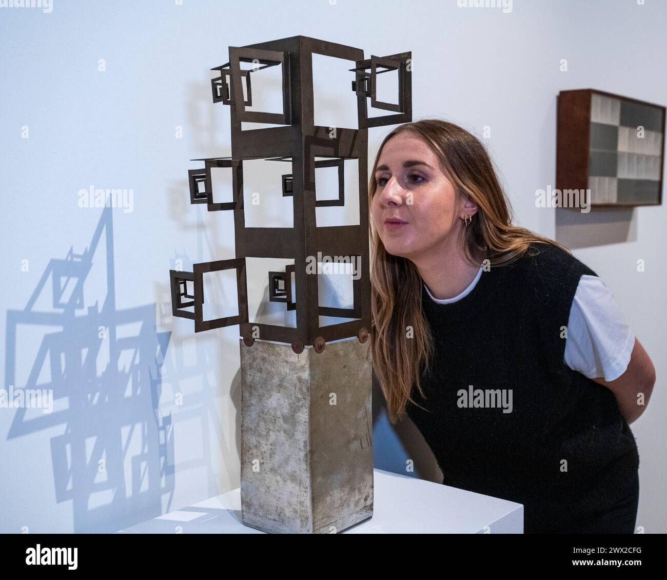 London, UK. 27 March 2024. A staff member views ‘Structure 468’, 1959 ...