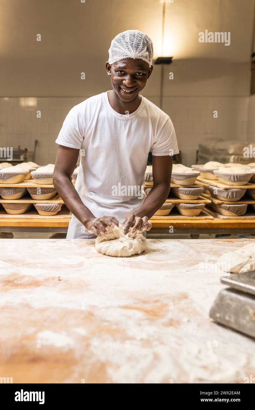 Smiling young black man hi-res stock photography and images - Alamy